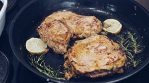Pan-seared marinated lamb steak, fluffy mash and roasted vegetables – À ...